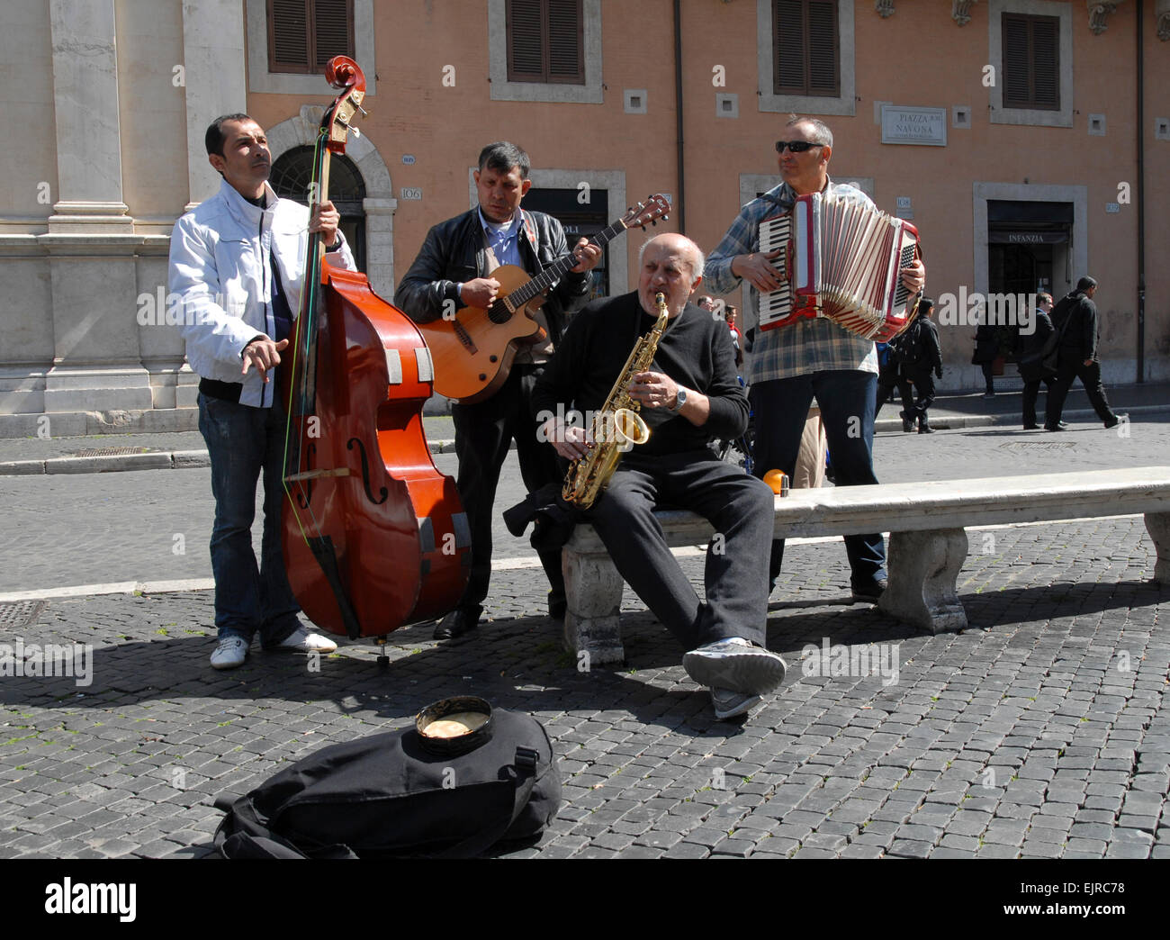 Busking in rome hi-res stock photography and images - Alamy