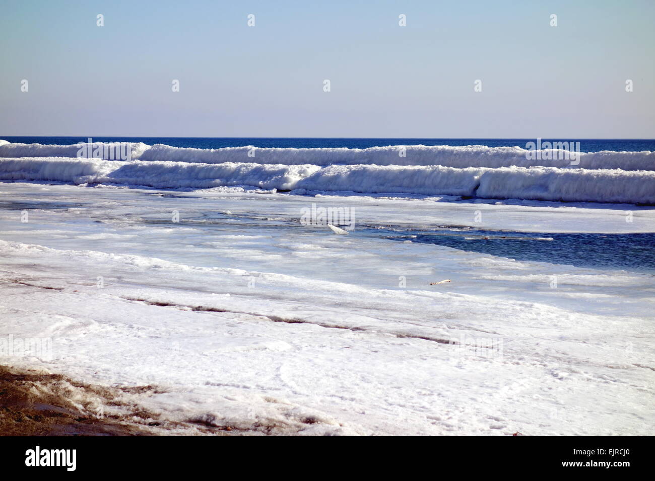 Frozen Lake Ontario in Toronto, Canada Stock Photo - Alamy