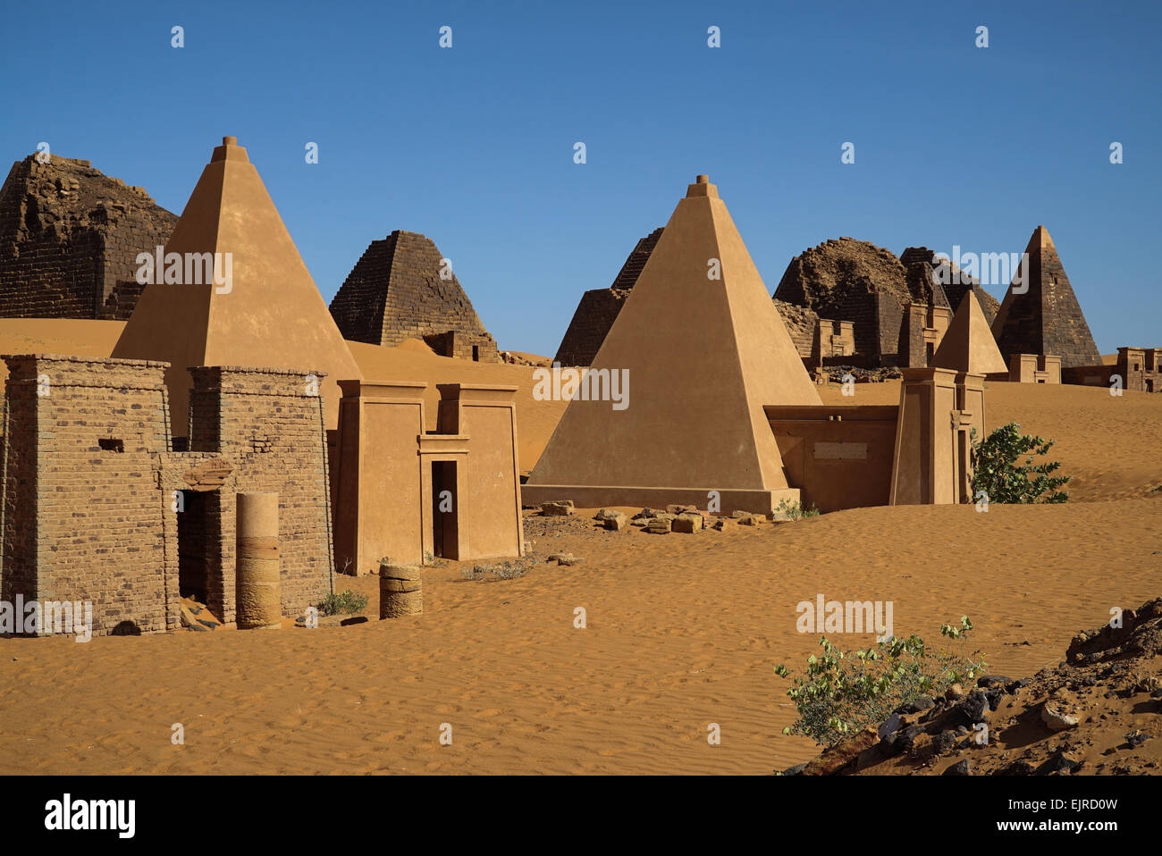 Sudan pyramids hi-res stock photography and images - Alamy