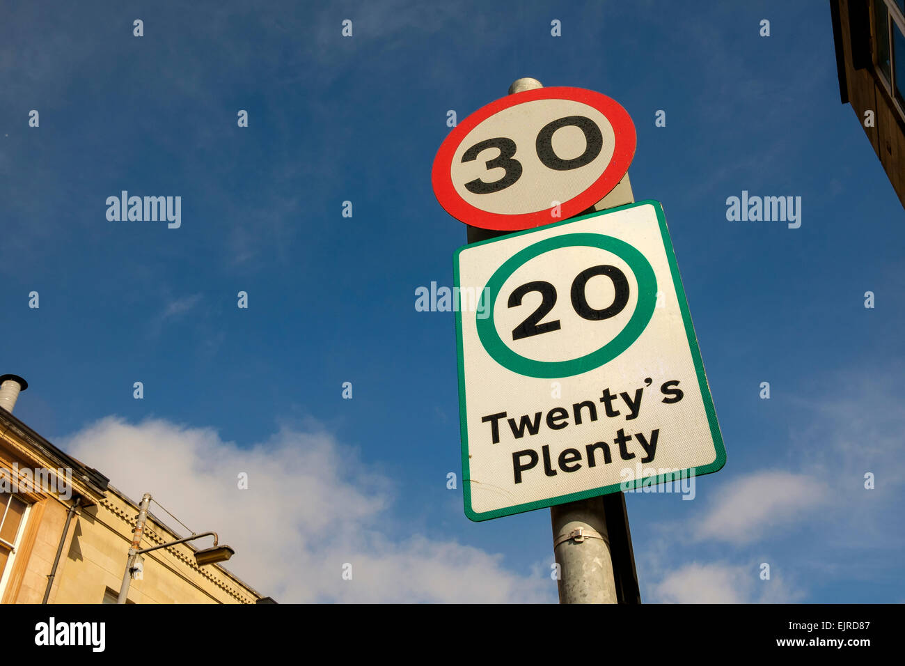 30 mph zone sign hi-res stock photography and images - Alamy