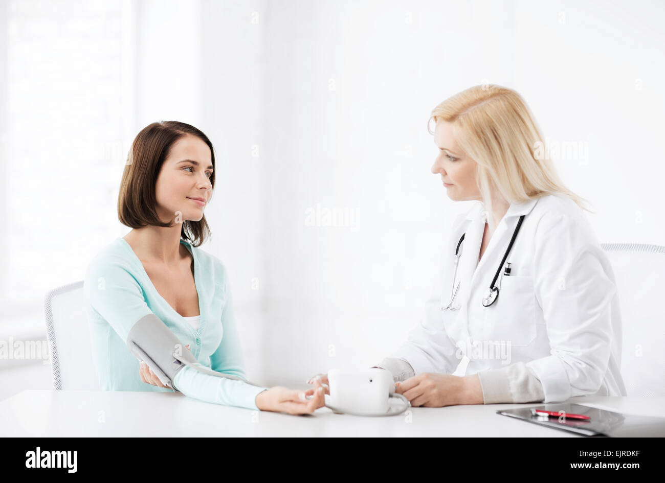 doctor and patient in hospital Stock Photo - Alamy