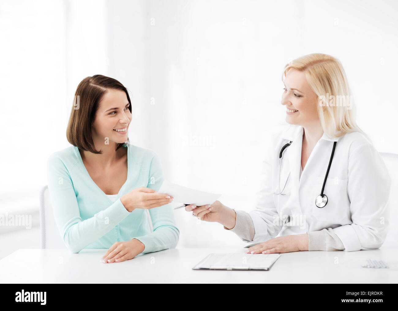 doctor giving prescription to patient in hospital Stock Photo - Alamy