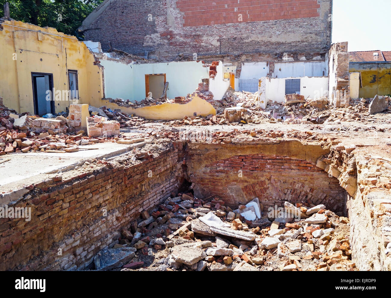 Excavator working demolition old hi-res stock photography and images ...
