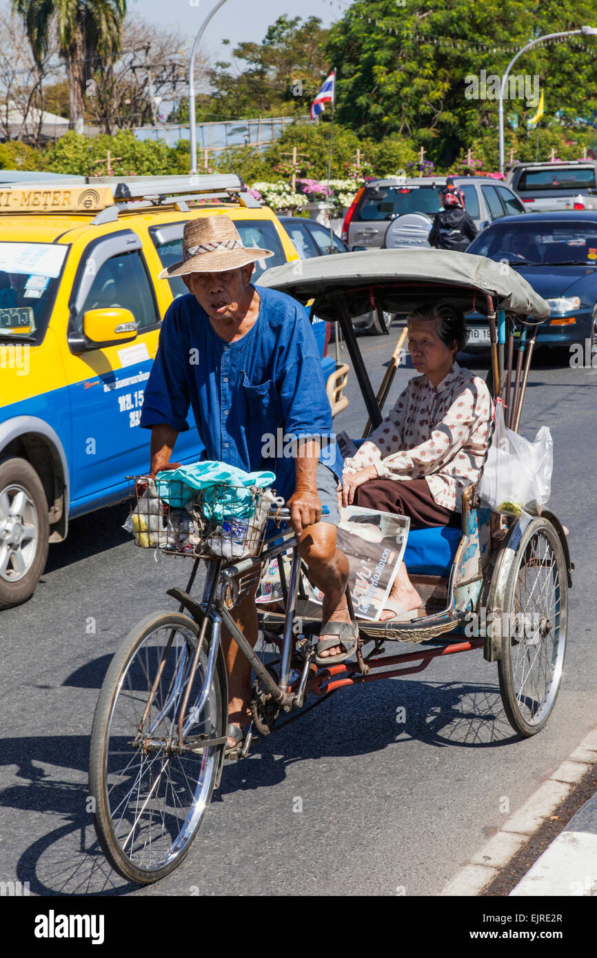 Chiang mai rickshaw driver hi-res stock photography and images - Alamy