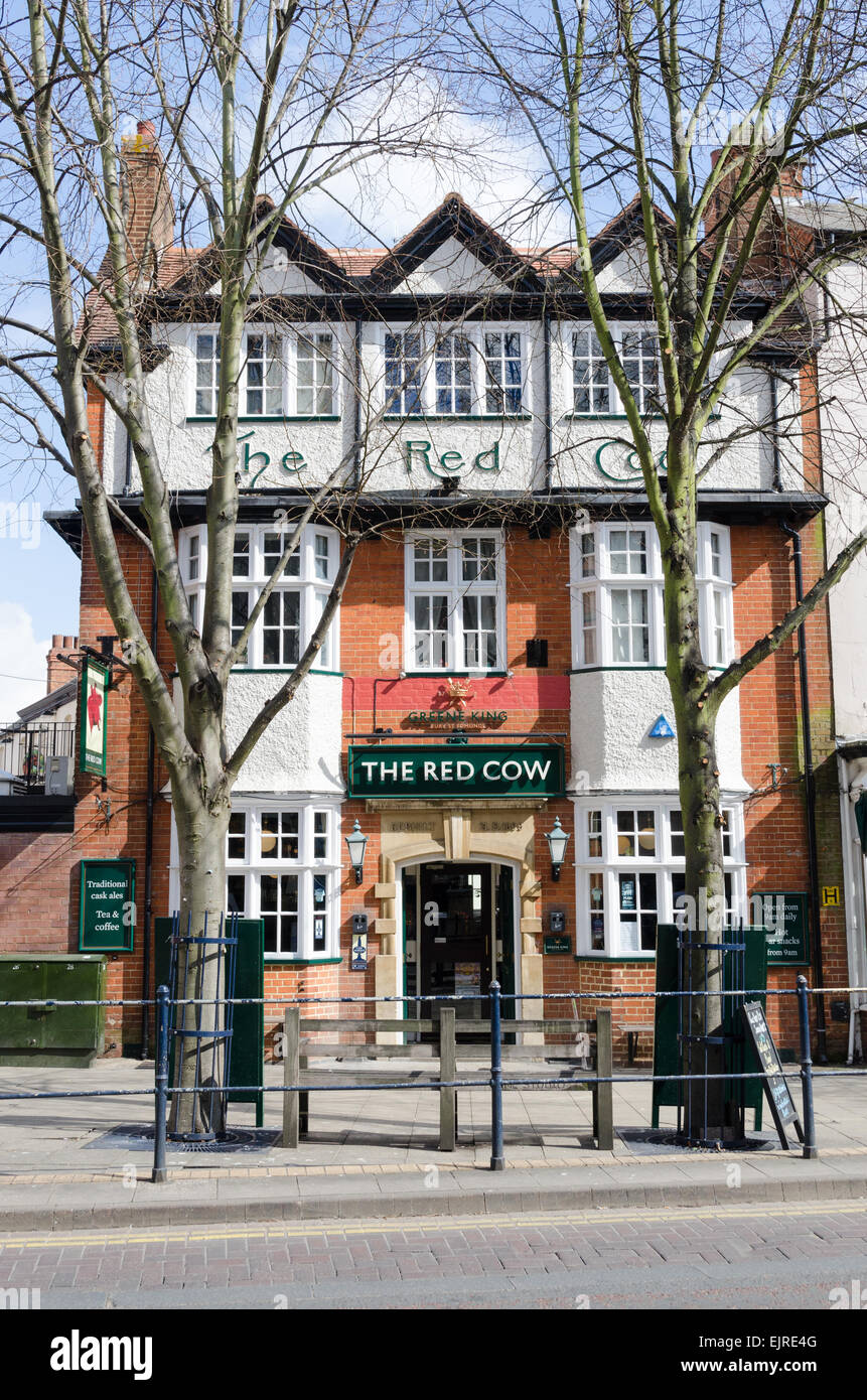 Red house pub hi-res stock photography and images - Alamy