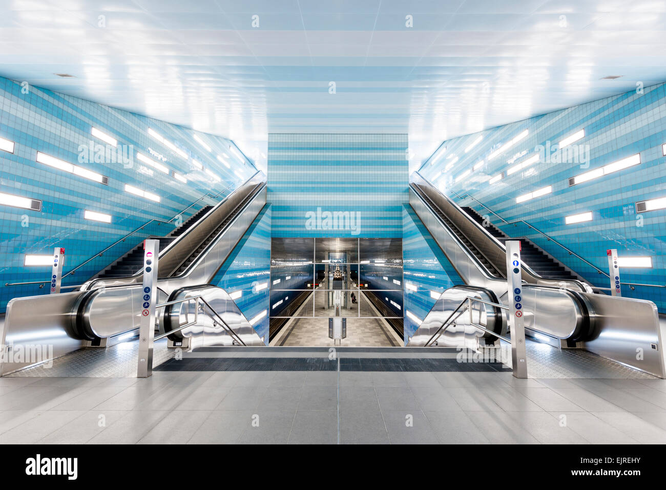 U4 hi-res stock photography and images - Alamy