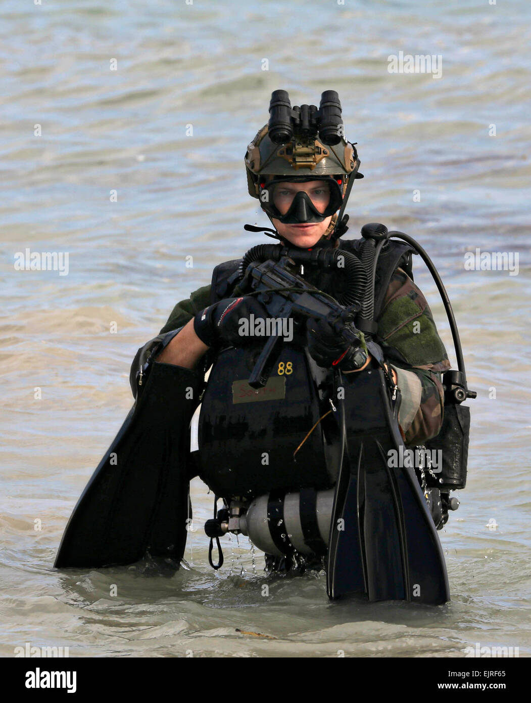 US Marines reconnaissance special operations commando comes ashore ...