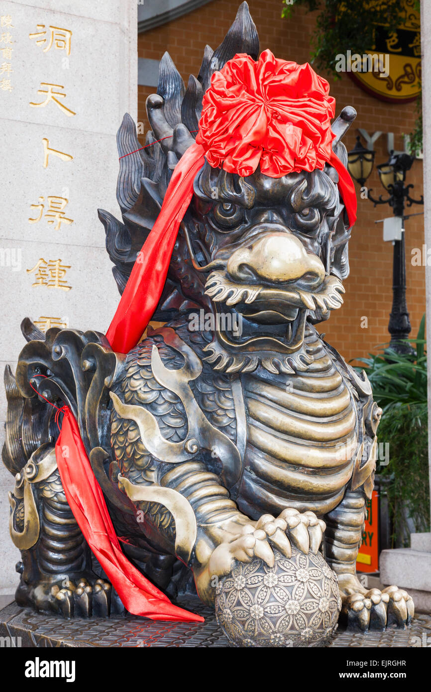 China, Hong Kong, Kowloon, Wong Tai Sin Temple, Dragon Statue Stock ...