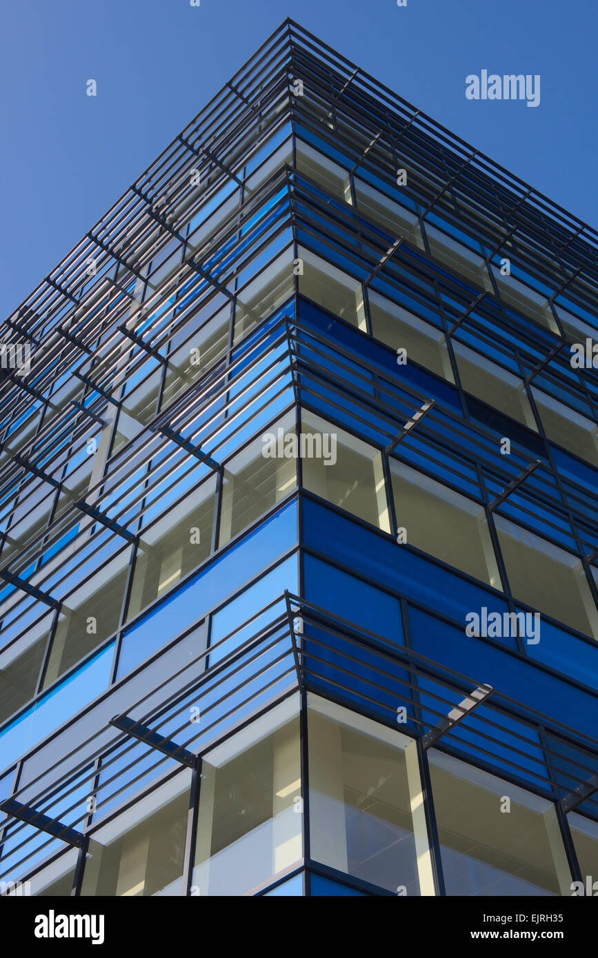Office building glass hi-res stock photography and images - Alamy