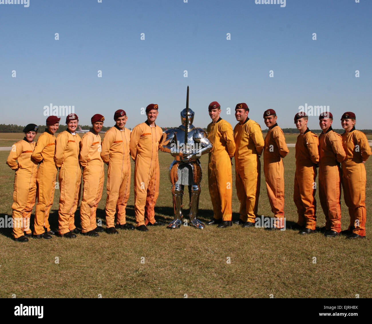 U.S. Army Parachute Team's Class of 2008. l-r: SGT Jennifer Schaben ...