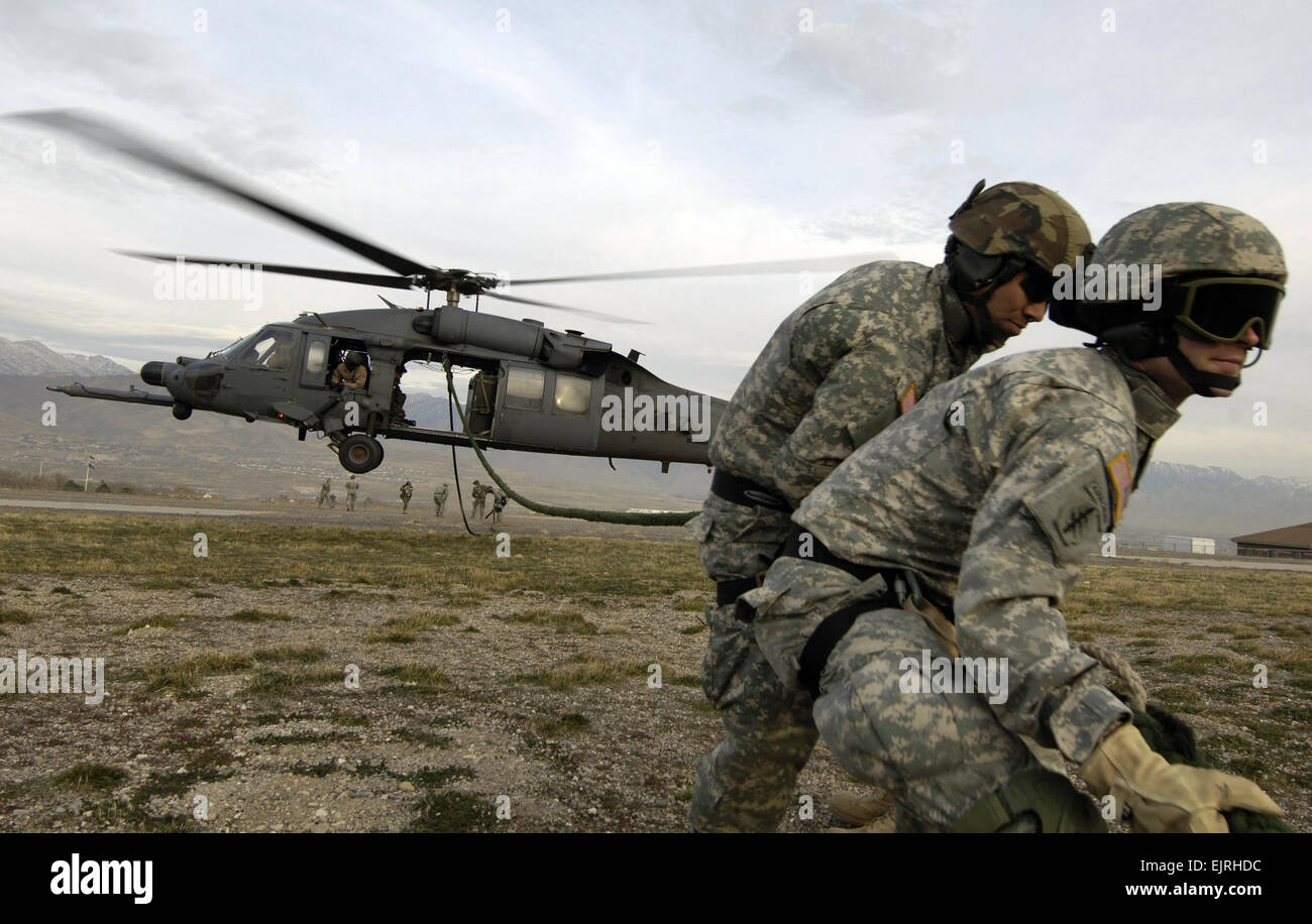 U.S. Army Soldiers from the 19th Special Forces, Utah National Guard ...