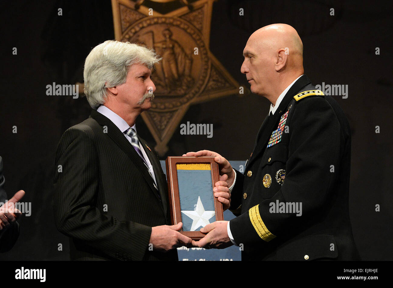 Lt gen raymond t odierno hi-res stock photography and images - Alamy