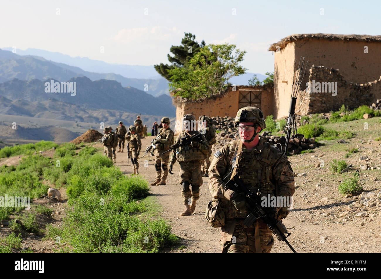 Paratroopers with the 1st Battalion, 501st Infantry Regiment, 4th ...