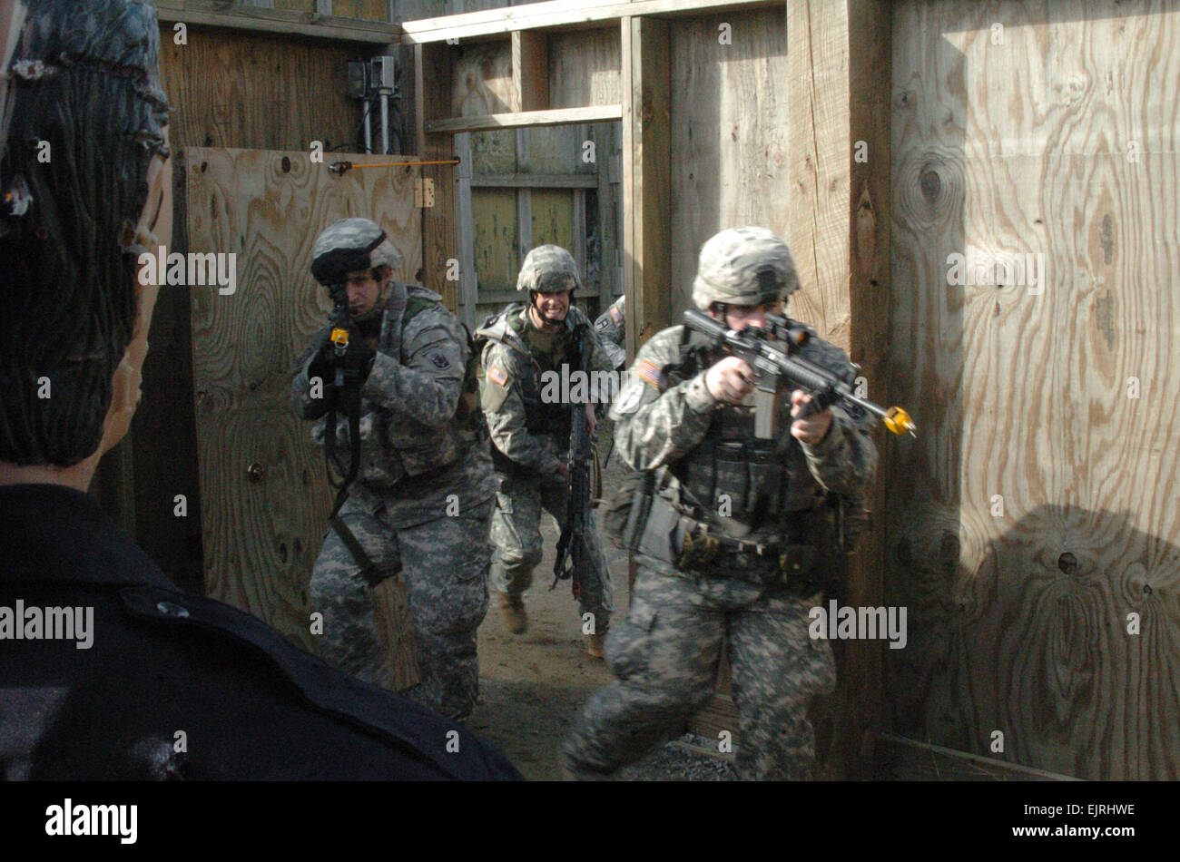 U.S. Army Soldiers from Charlie Company, 3rd Battalion, 172nd Infantry ...