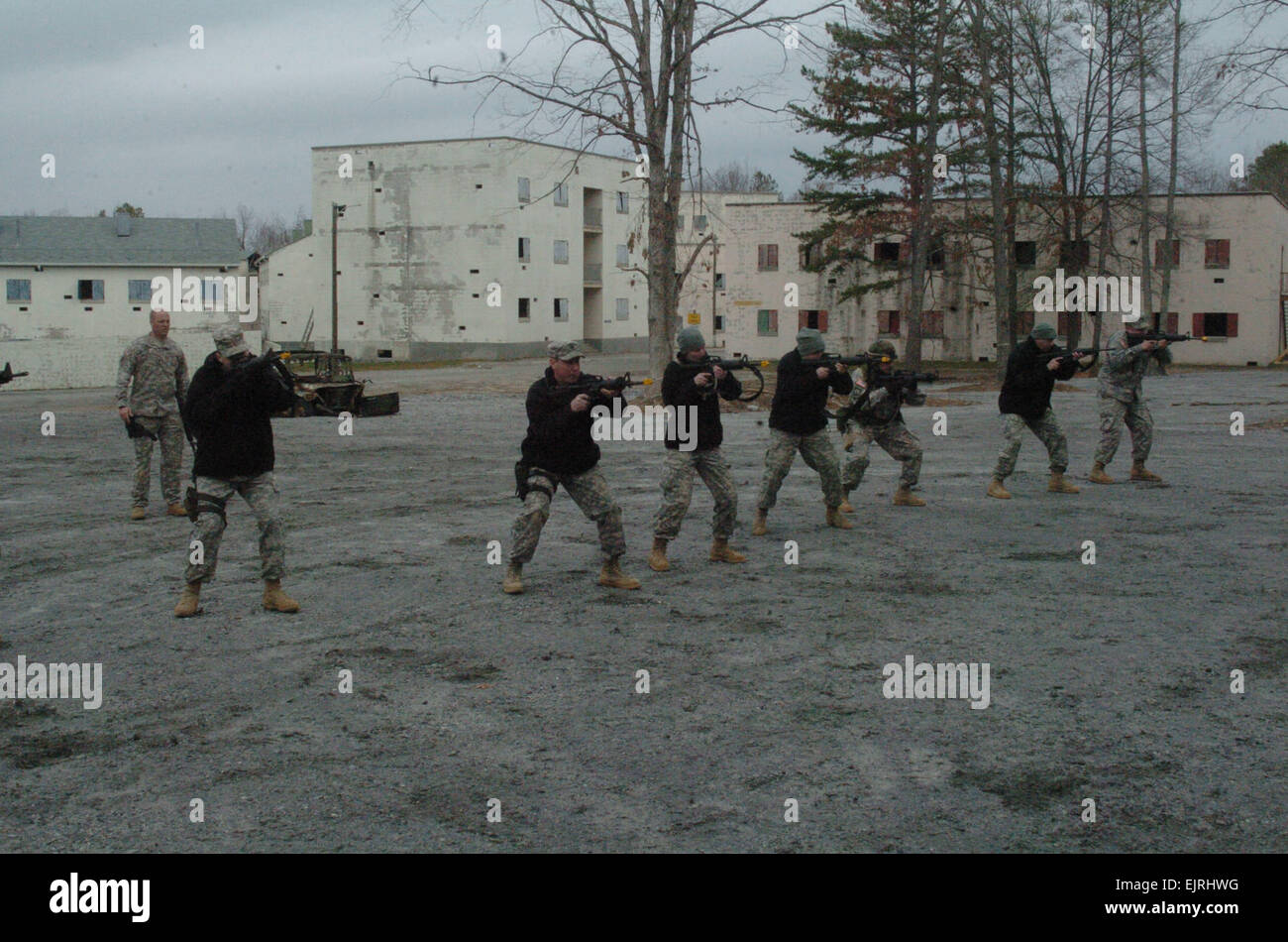 U.S. Army Soldiers from 2nd Platoon, 237th Military Police Company ...
