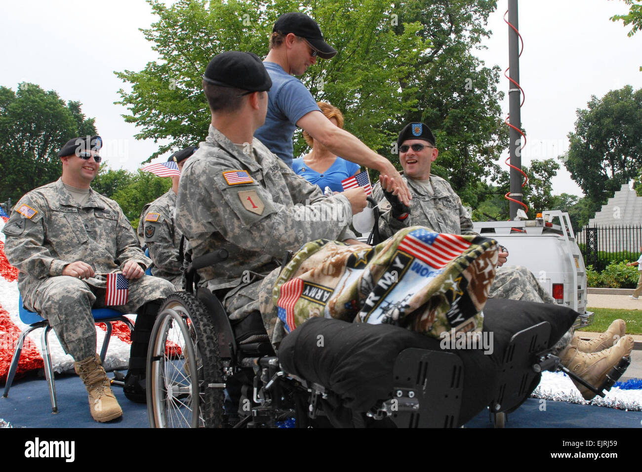 Hollywood actor Gary Sinise shakes hands with the wounded warriors who ...