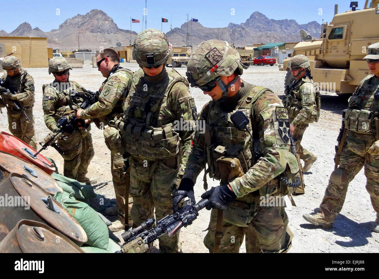 Soldiers from Alpha Battery 2-12 Field Artillery Security Force and ...