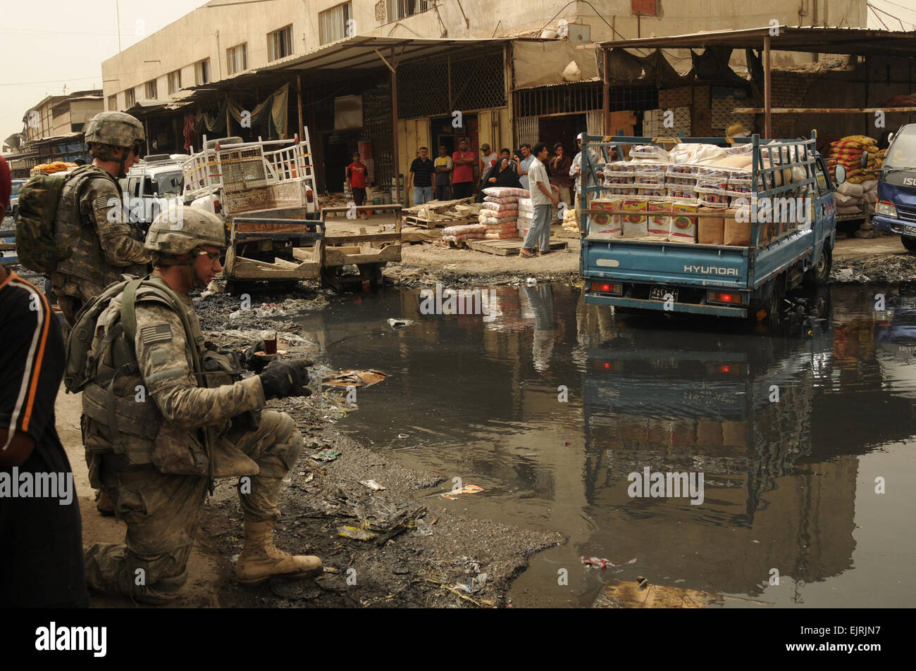 A U.S. Soldier from 1st Brigade Combat Team, 6th Infantry Division ...