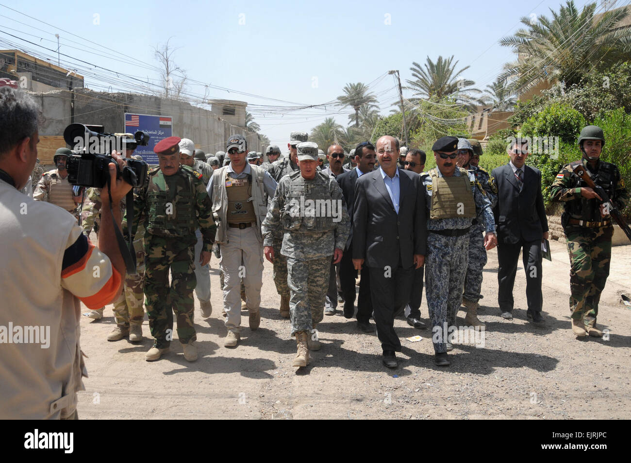 Iraqi Deputy Prime Minister Barham Salih and U.S. Army Gen. David ...