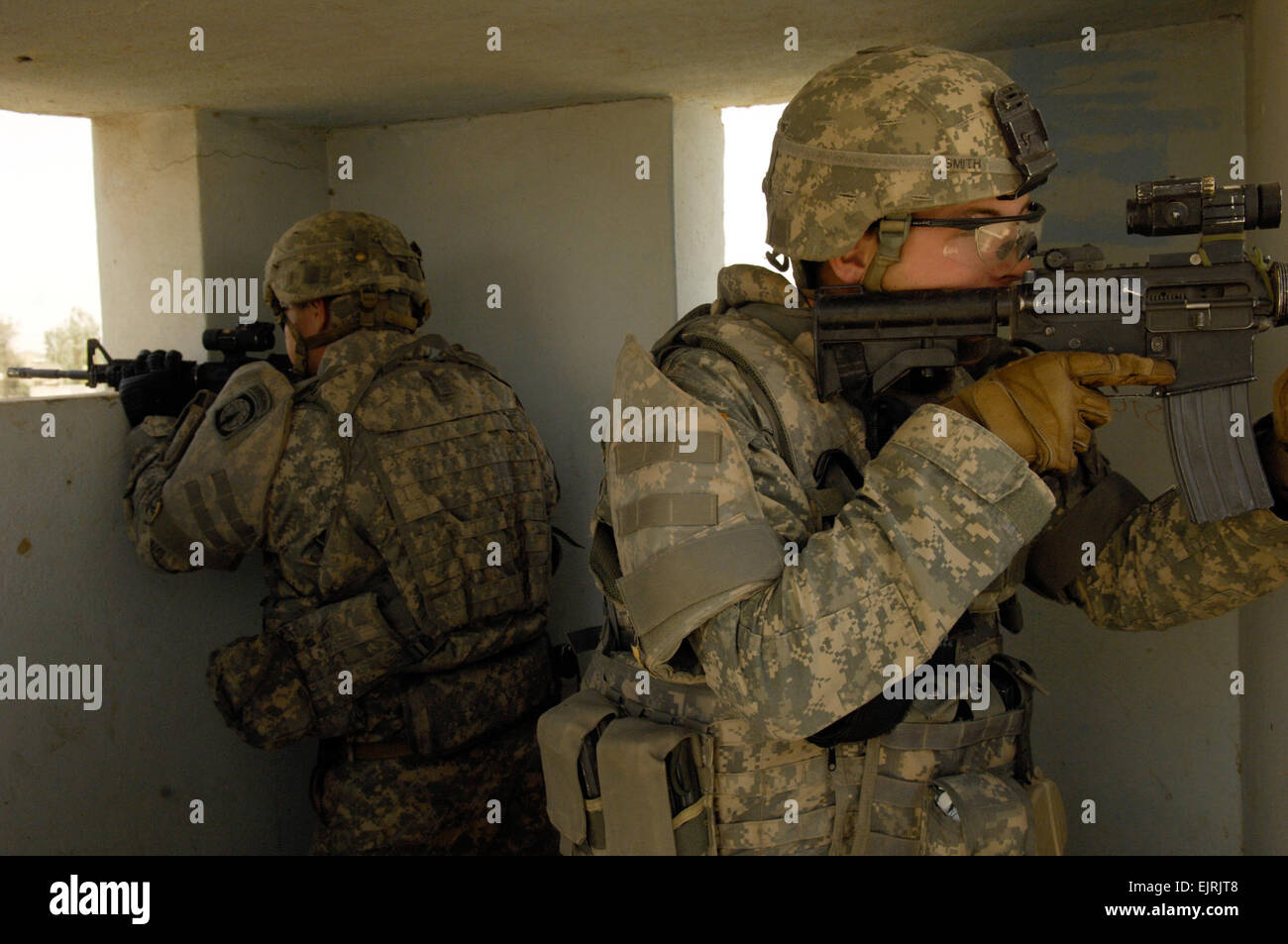 U.S. Army Military Police Soldiers from the 10th Mountain Division ...