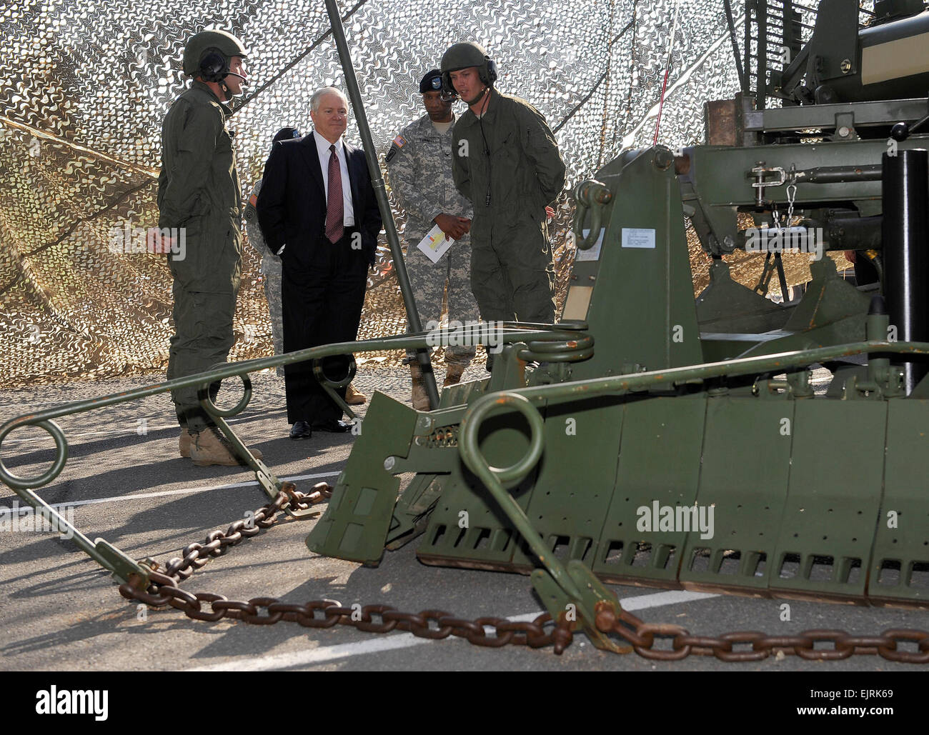 Secretary of Defense Robert M. Gates receives a brief from U.S. Army ...