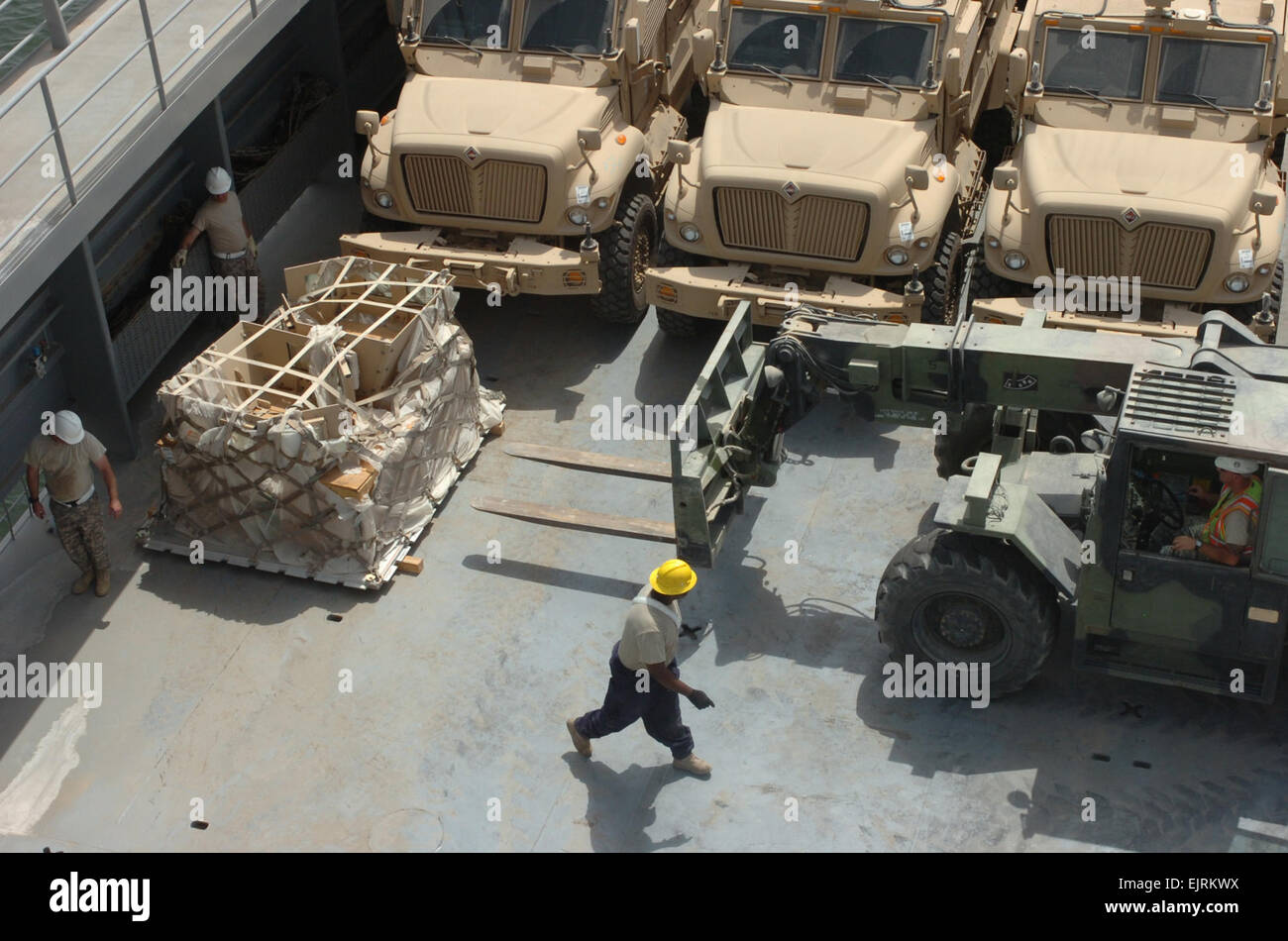Army logistic support vessel hi-res stock photography and images - Alamy