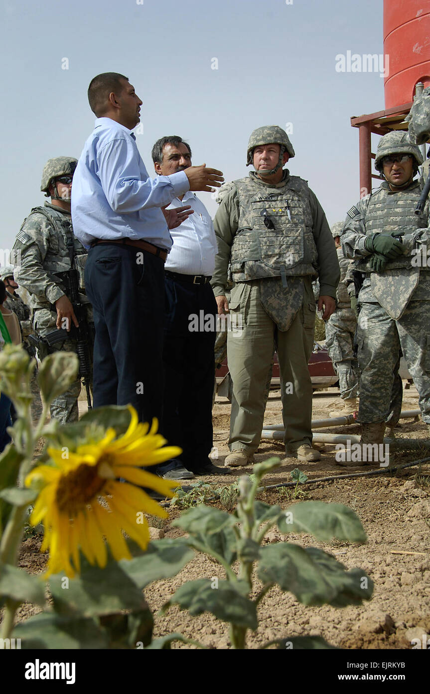 U.S. Soldiers from 2nd Brigade Combat Team, 1st Armored Division, and ...