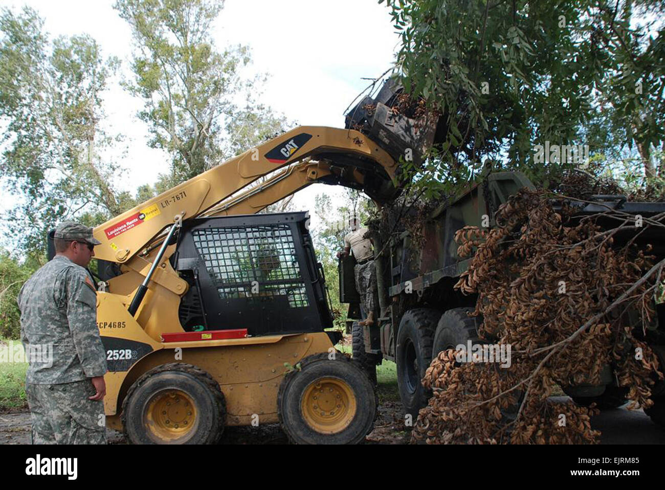 PINEVILLE, La. National Guard Soldiers from the 1022nd Vertical ...