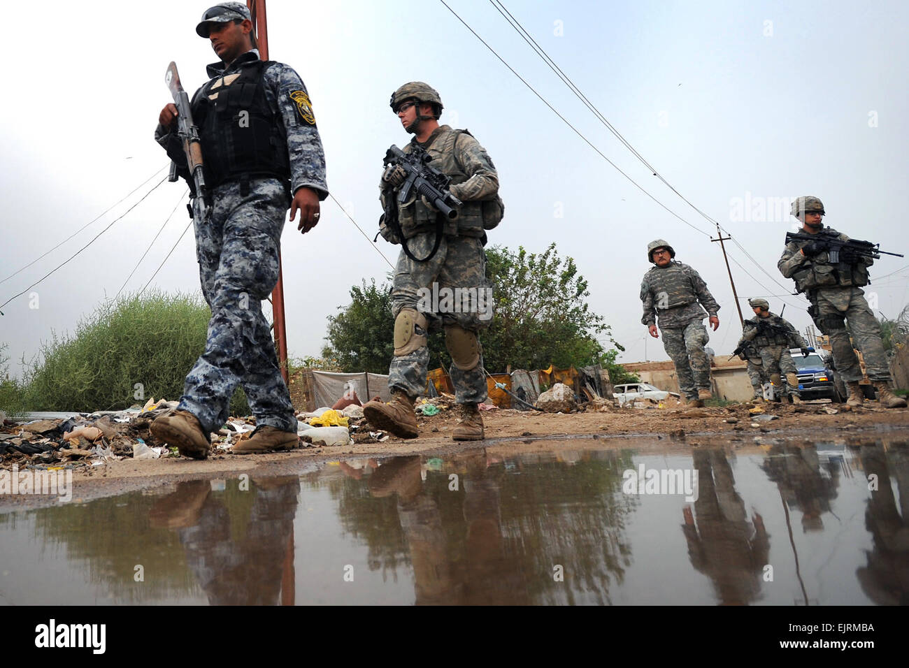 U.S. Soldiers assigned to 2nd Battalion, 4th Infantry Regiment, 1st ...