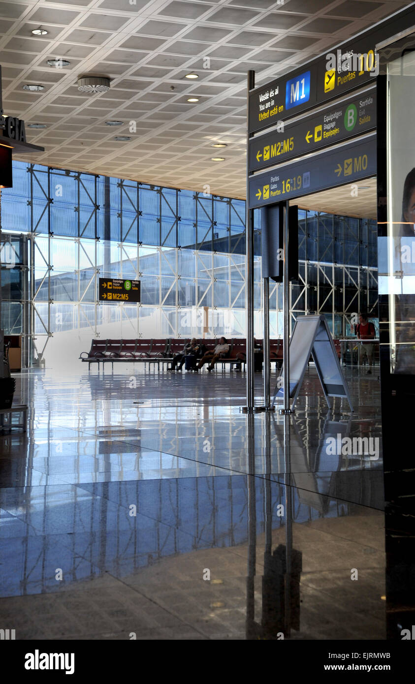 Passenger gate waiting area hi-res stock photography and images - Alamy