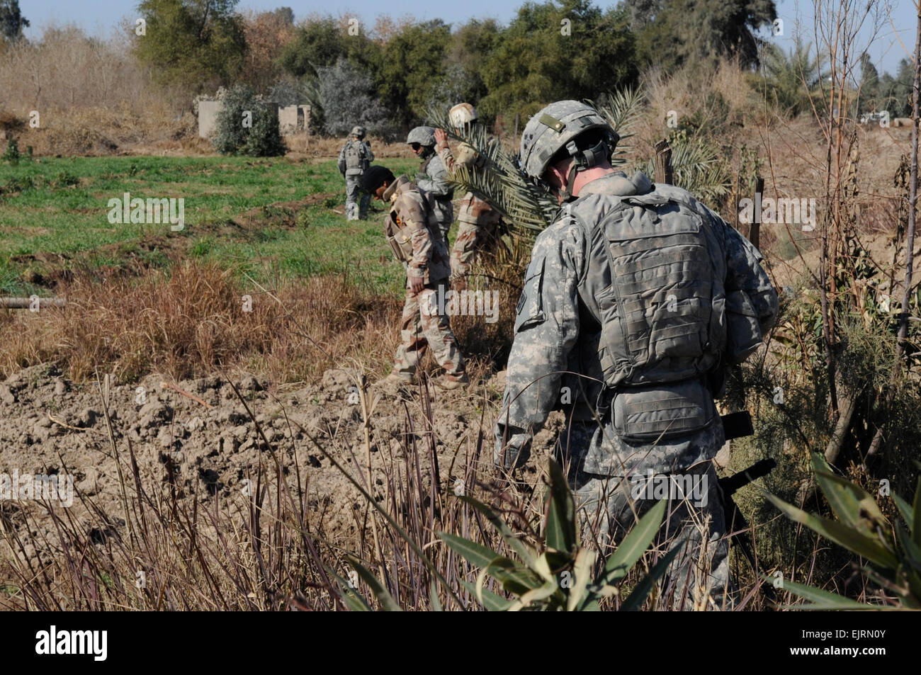 Soldiers from 3rd Battalion, 29th Field Artillery, 3rd Brigade Combat ...