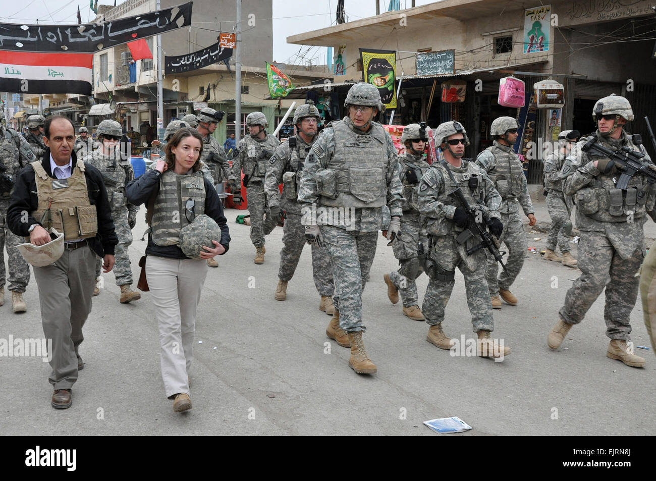 Gen. Ray Odierno, Multi-National Force - Iraq commanding general, walks ...