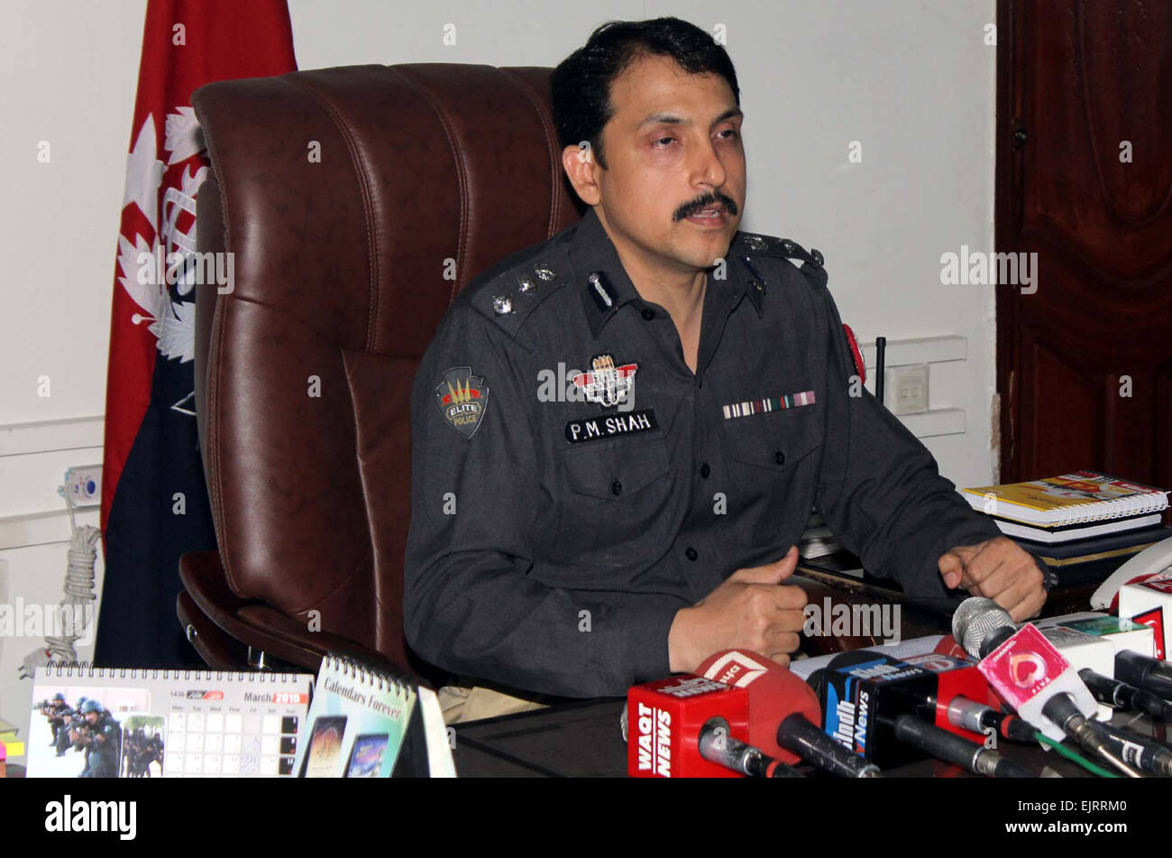 SSP East Pir Muhammad Shah gives briefing to media persons about ...