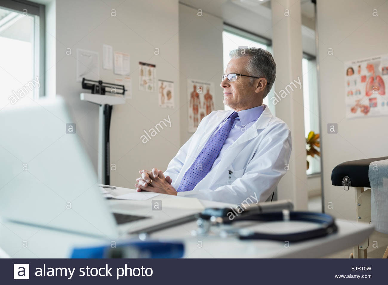 Doctor sitting at desk hi-res stock photography and images - Alamy