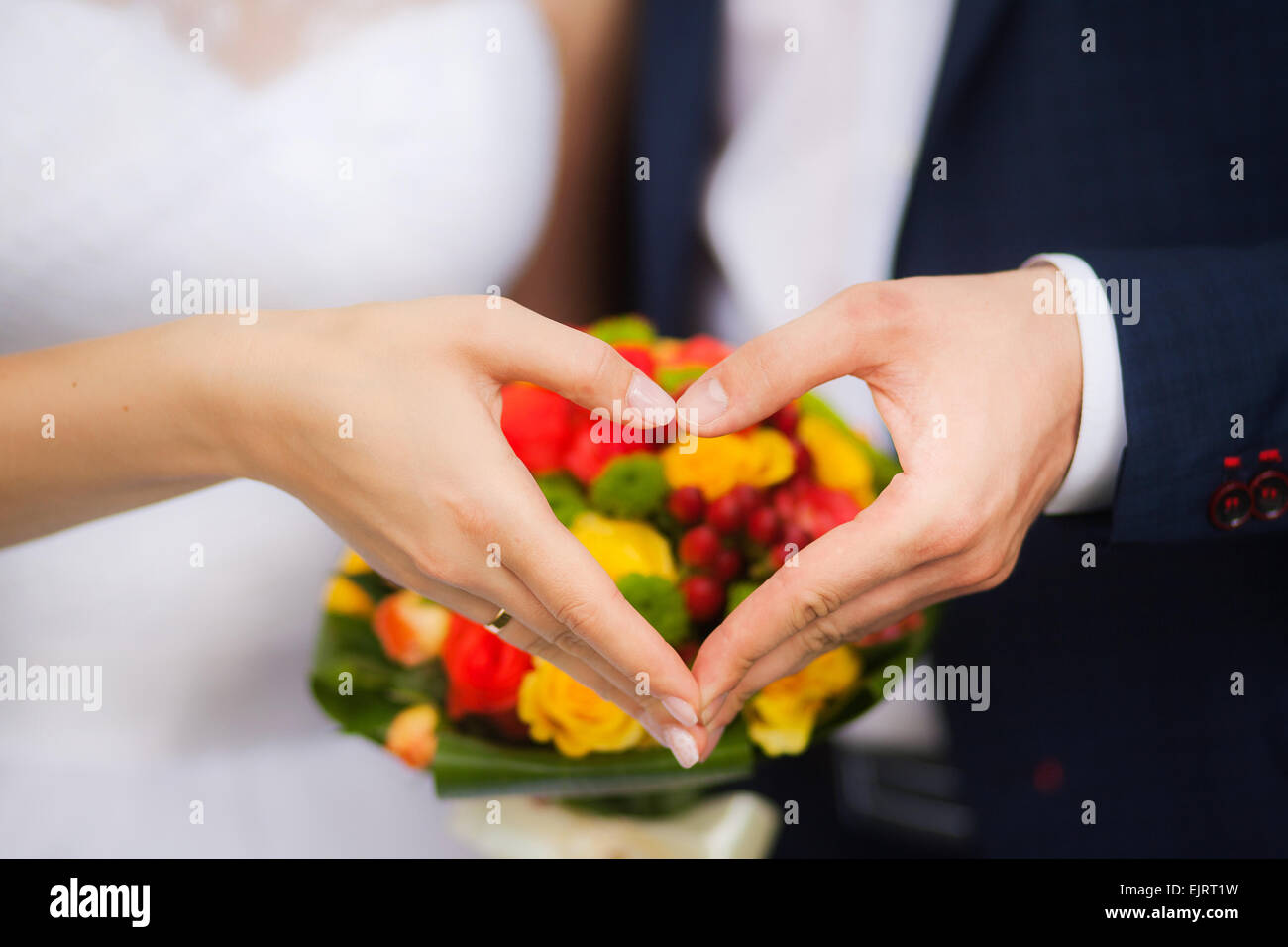 Bride groom hold wedding bouquet hi-res stock photography and images ...