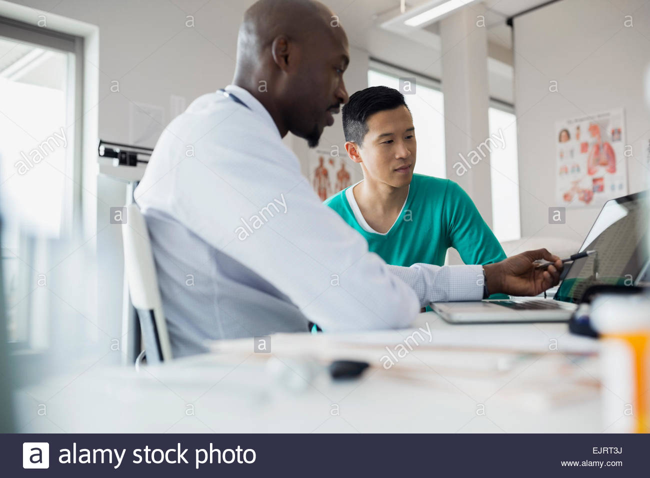 Doctor patient consultation hi-res stock photography and images - Alamy