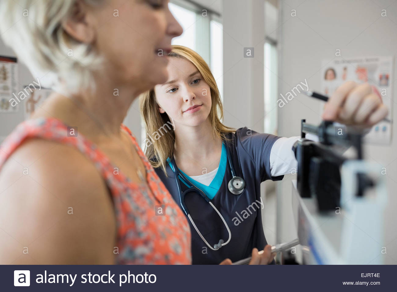 Medical scale hi-res stock photography and images - Alamy