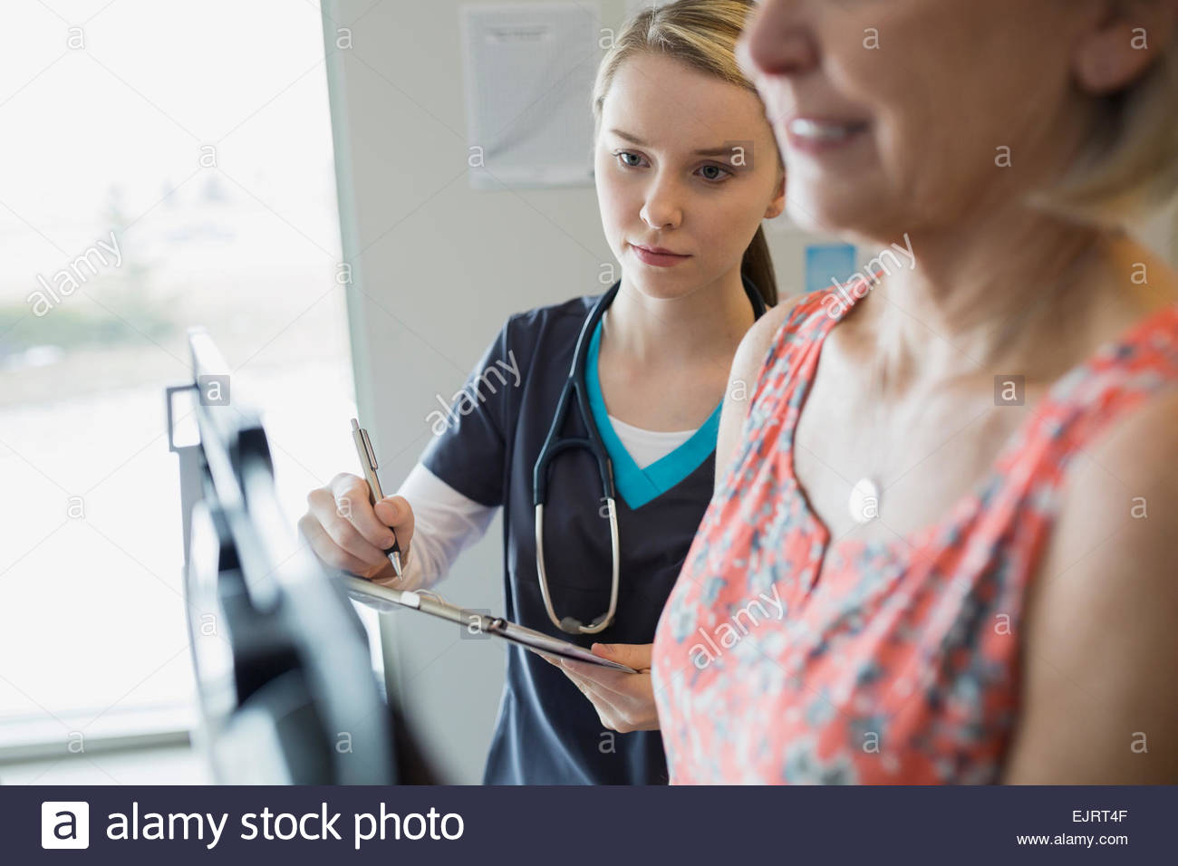 Weight scale hospital hi-res stock photography and images - Alamy