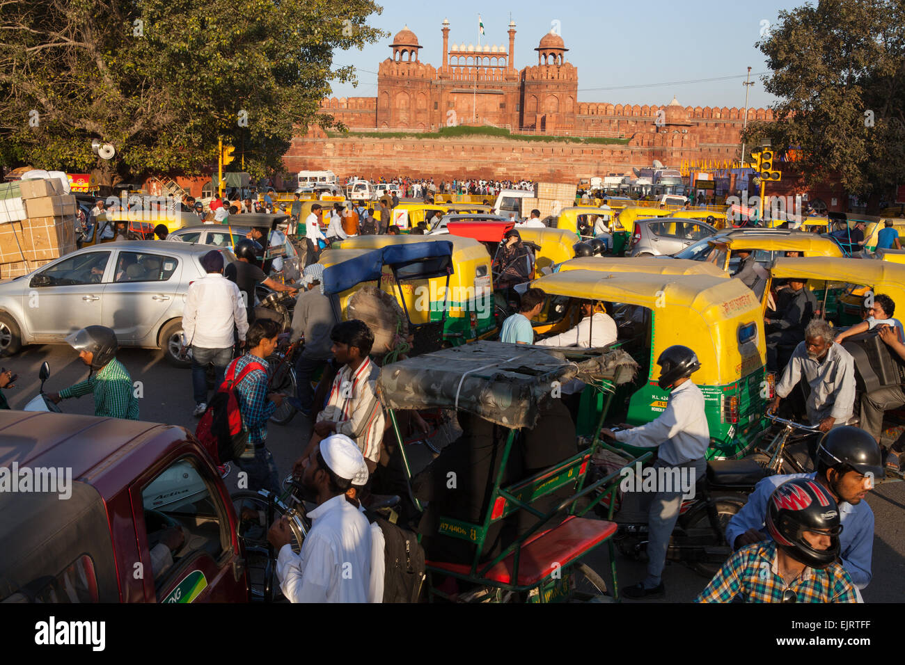 Delhi traffic hi-res stock photography and images - Alamy