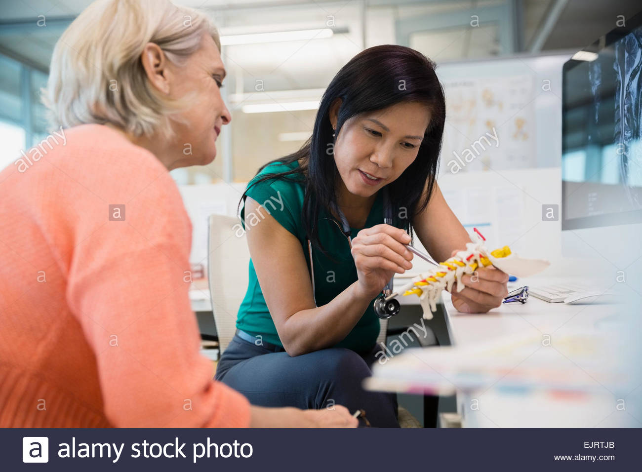 Doctor patient consultation desk candid hi-res stock photography and ...