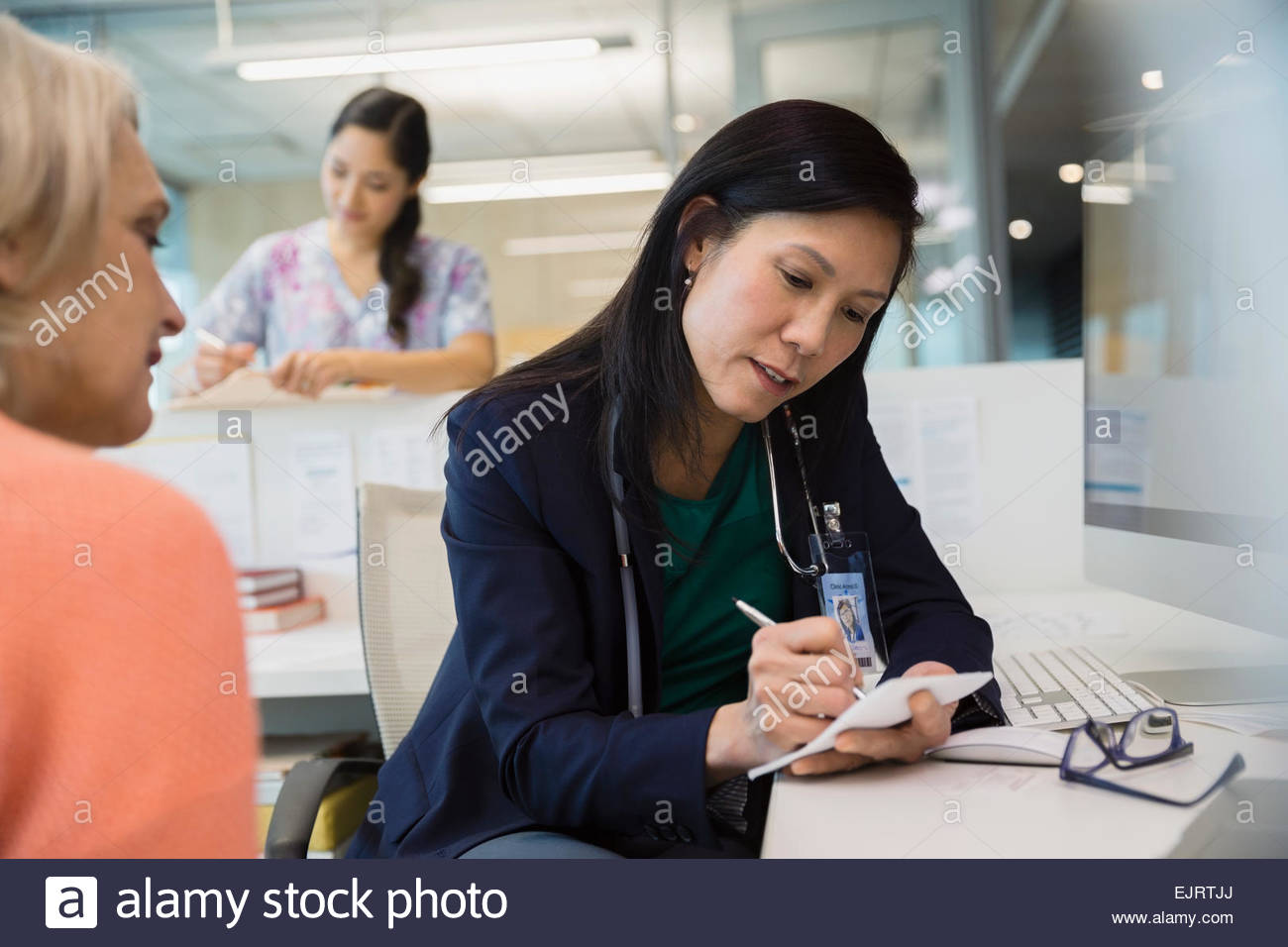 Doctor patient consultation desk candid hi-res stock photography and ...