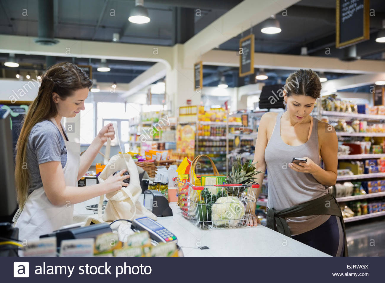 Grocery checkout hi-res stock photography and images - Alamy