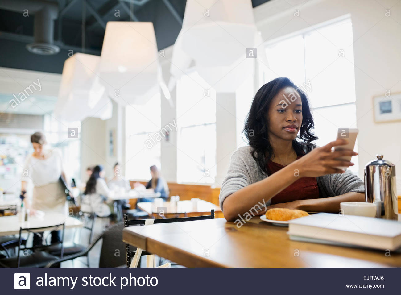 Woman at cafe texting hi-res stock photography and images - Alamy