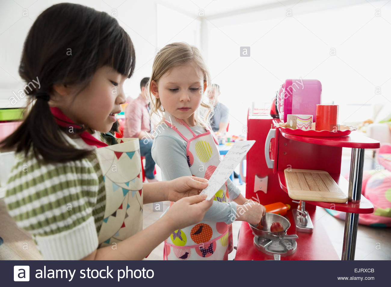 Girls playing hi-res stock photography and images - Alamy