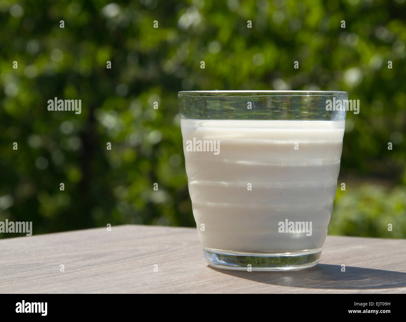 photo of a glass of milk Stock Photo - Alamy