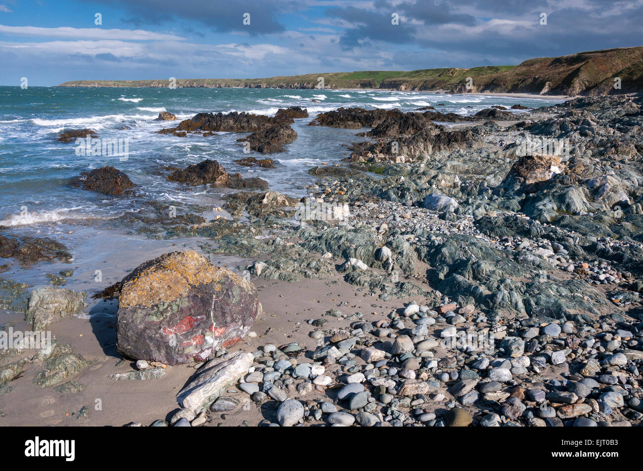 Rocky shoreline north wales hi-res stock photography and images - Alamy