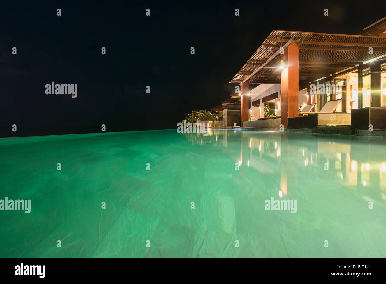 Infinity edge pool hi-res stock photography and images - Alamy