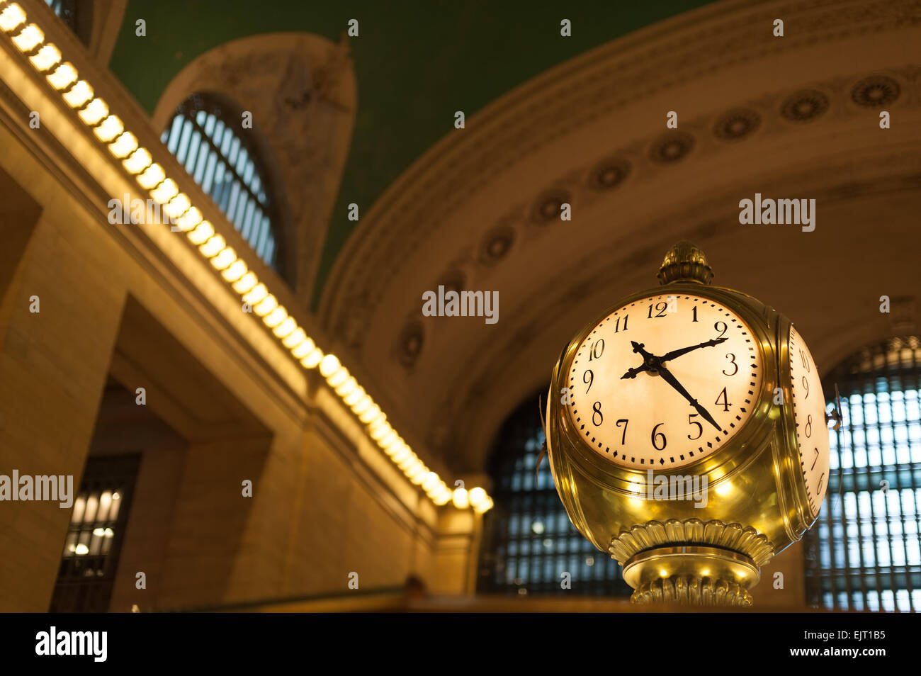 Terminal clock hi-res stock photography and images - Alamy