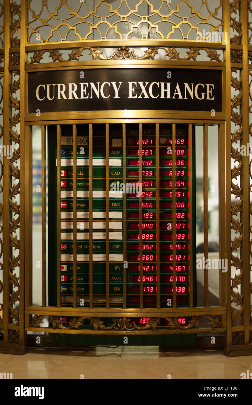Currency exchange kiosk in main concourse of Grand Central station. New ...