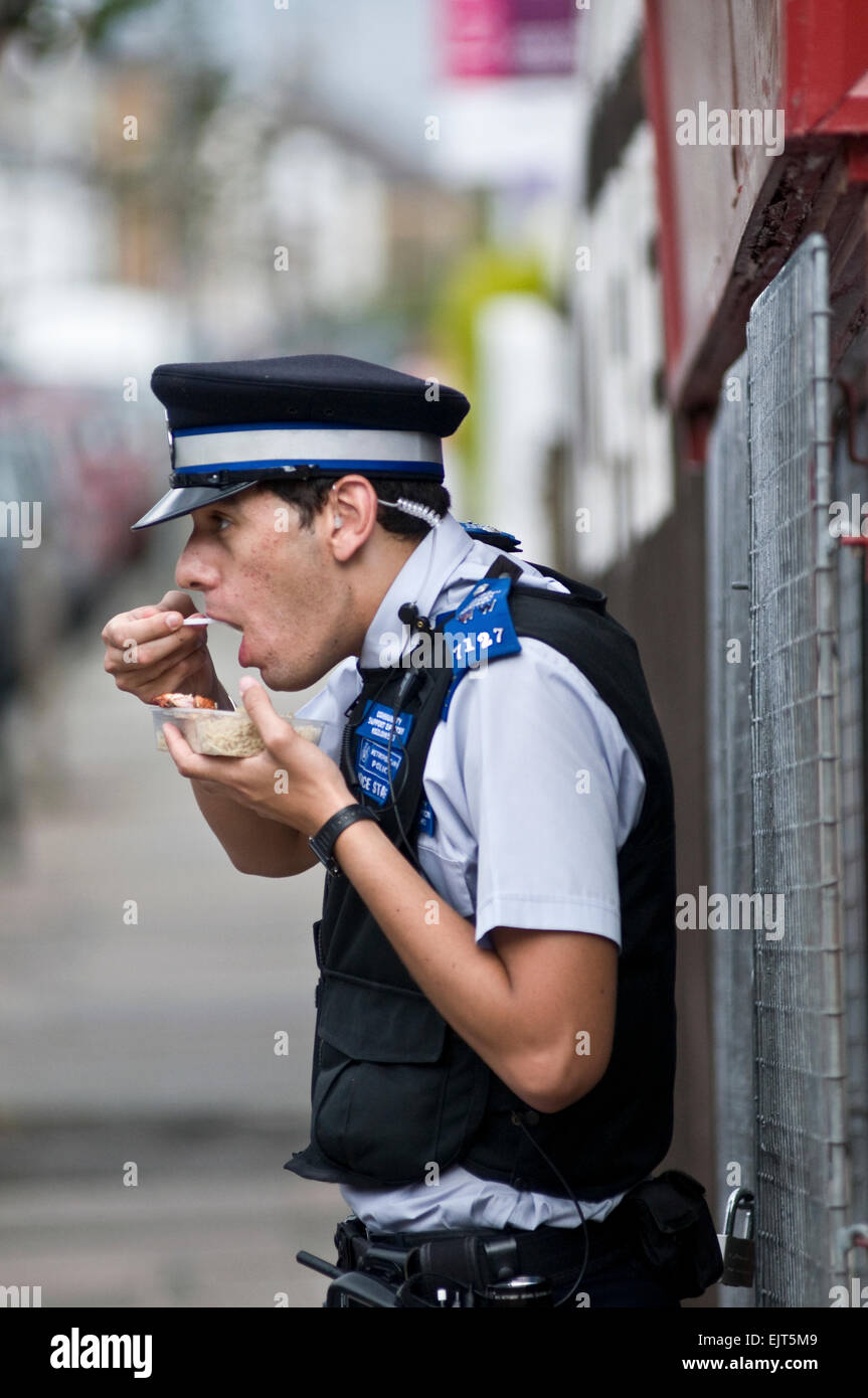 Police officers eat lunch hi-res stock photography and images - Alamy